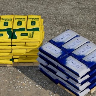 French Pallets / Seeds, Fertilizers V1.0.0.0 - FS25 / FS22 Mod